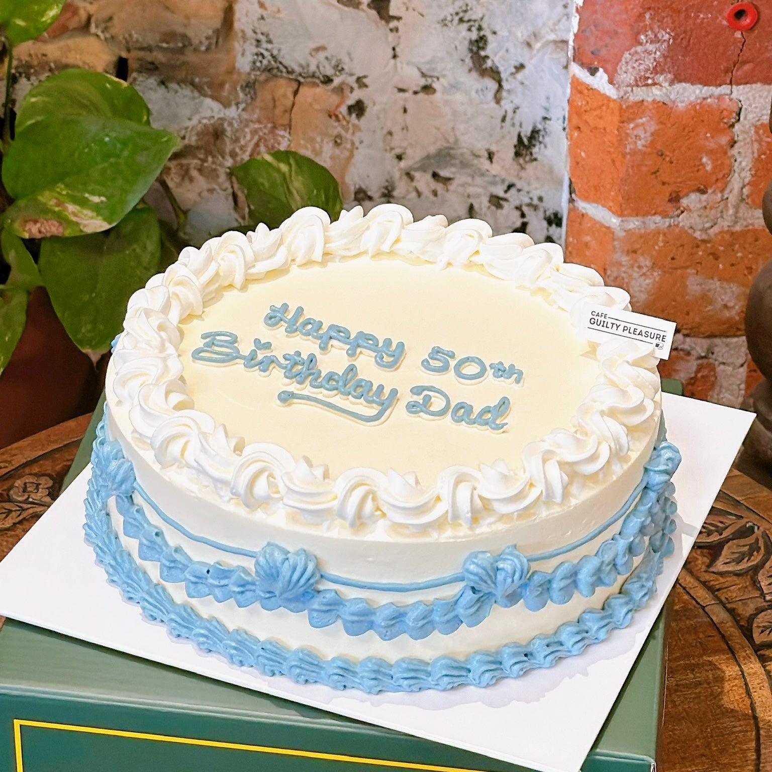 Simple Vintage Cake (Whole) | Cafe Guilty Pleasure