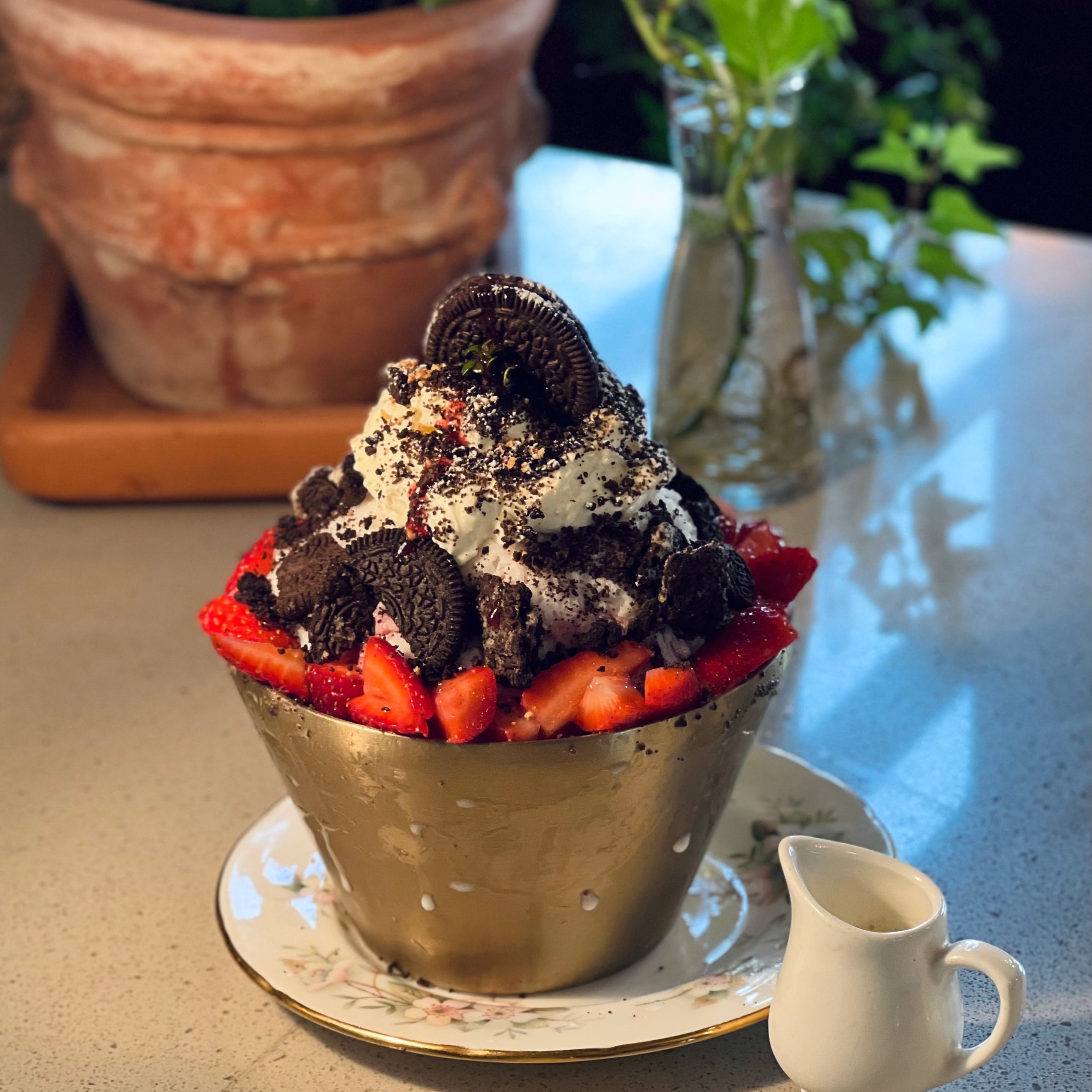 Strawberry Oreo Bingsu | Cafe Guilty Pleasure